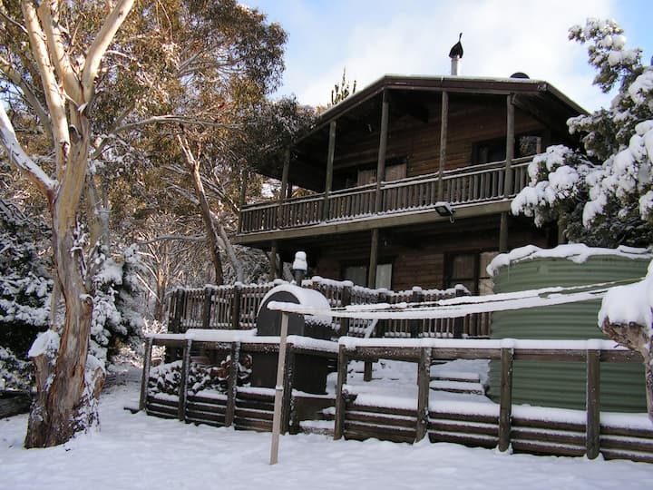 Yuranga Overlooking Lake Eucembene - Adaminaby