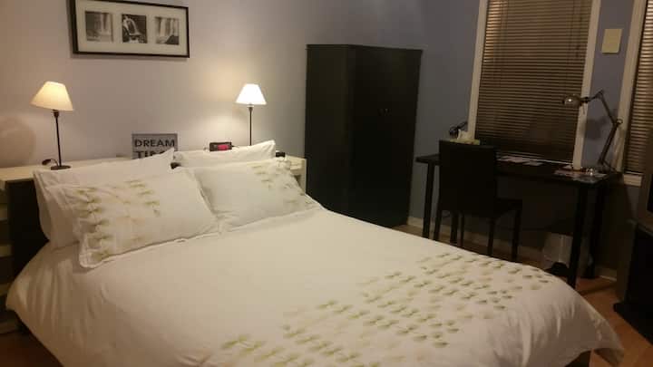 Private Clean Bedroom And Bathroom - Ottawa