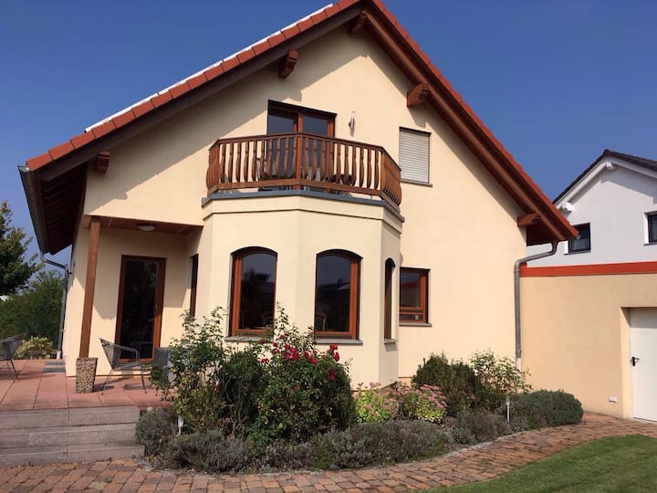 2 Spacious Bedrooms-1st Floor-pretty Balcony View - Speyer