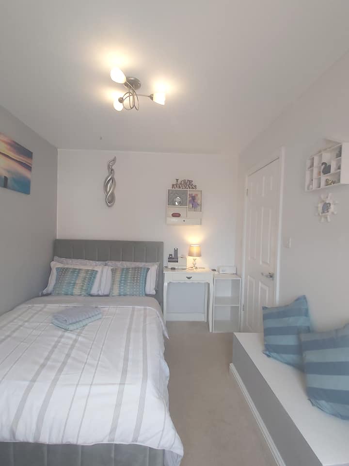 Dovercourt Town Centre Double Room (2) - Felixstowe