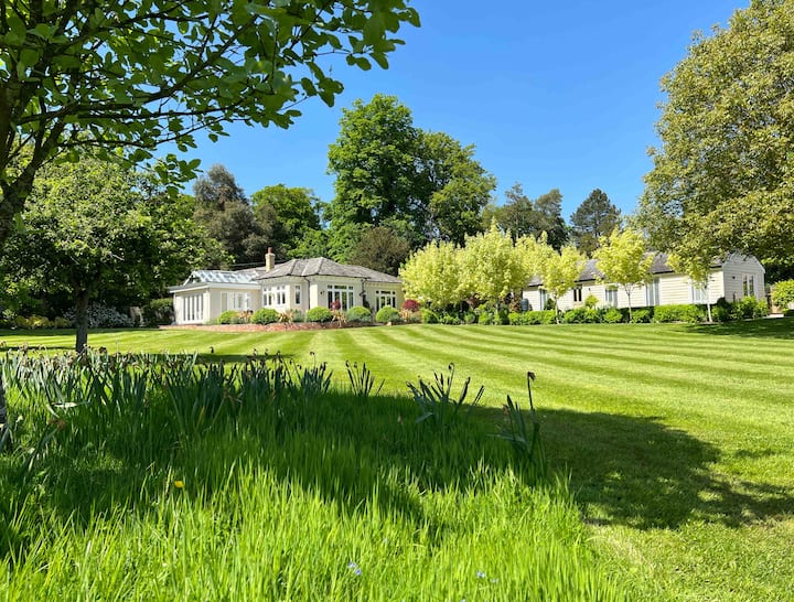 5* Boutique Villa & Converted Stables In Gosfield - Hedingham Castle