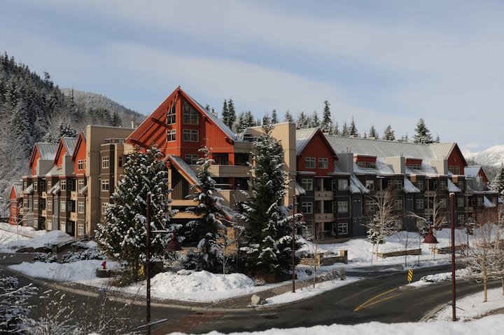Gondola Across St. Pool Bbq Free Parking Sleeps 5 - Whistler