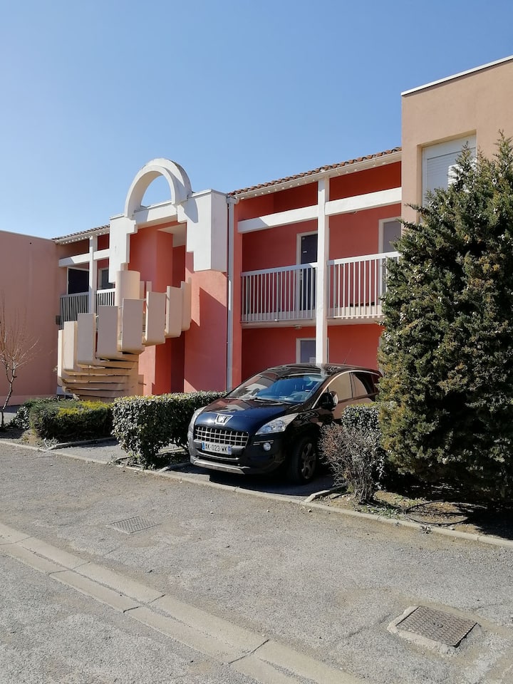 Studio Avec Terrasse Parking Pour Cure Ou Vacances - Balaruc-les-Bains
