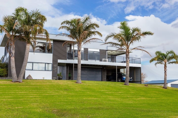 Luxury - Surf, Turf And Views ! - 10/10 Reviews - Mangawhai Heads
