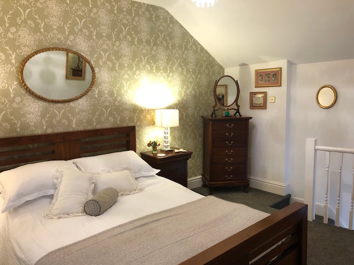 Honey Dear. Excellent Chester City Centre Location - Chester