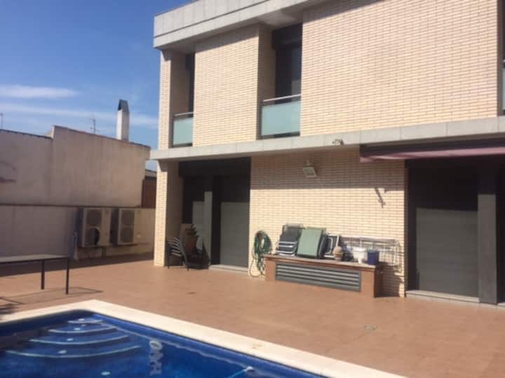 Chalet Con Piscina, Perfecto Para Descanso & Relax - Sabadell