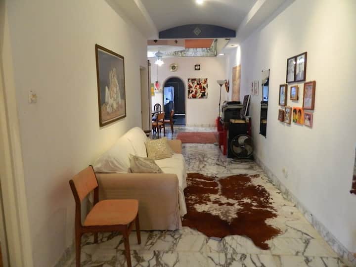 Laid Back, Relaxed Quiet Room In Siglap House - Tampines