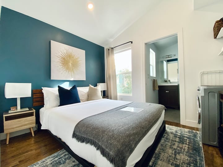 ⌑ Bright Stylish Tiny Apt ⌑ W/ Office Near Disney - サンタアナ, CA