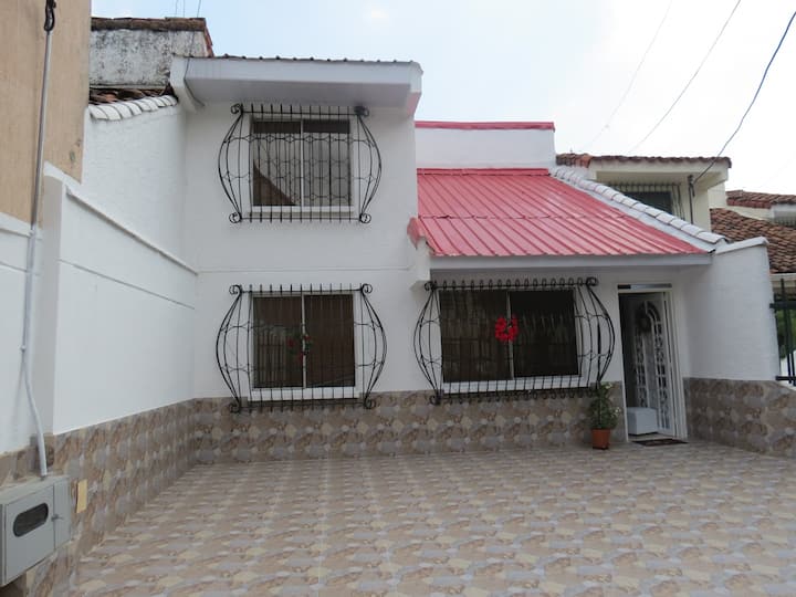 Casa De 4 Habitaciones Con Excelente Ubicación - 卡利
