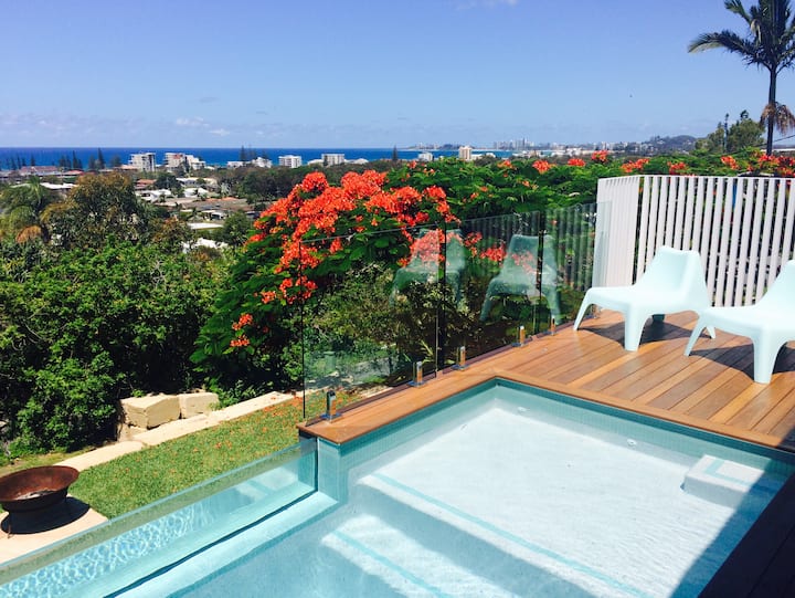 Glass Front Mineral Pool + 180 Degree Ocean Views - Tweed Heads