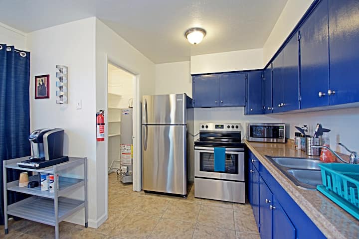 Private Yard! Pet Friendly! Washer/dryer In Unit! - Scottsdale, AZ