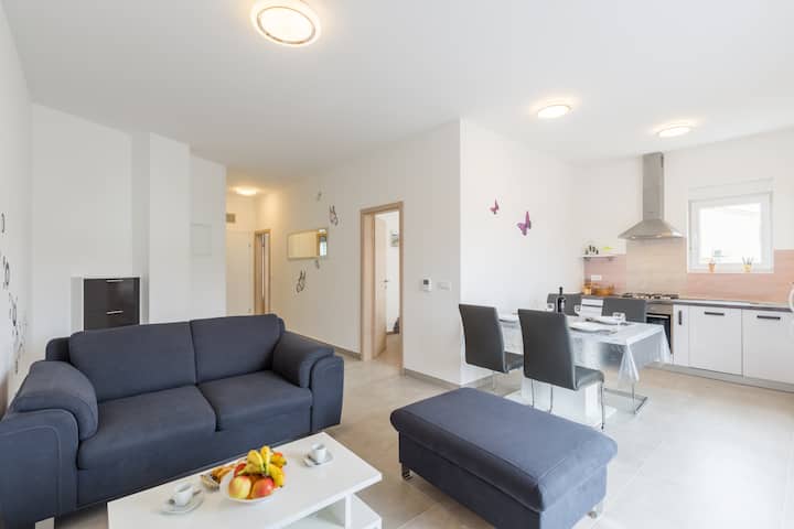 Apartment Ulika 3 - Sunset View , Close To Beach - Pula
