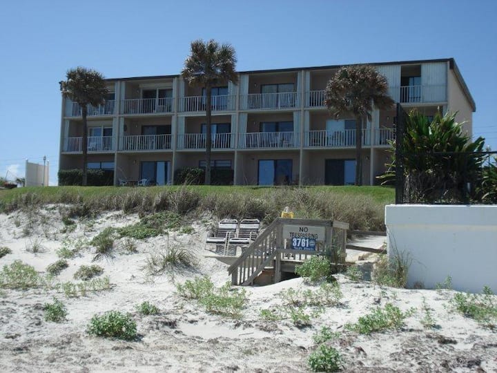 1200 Sqft, 2 Storey Condo Facing Ocean W/ Garage - Daytona Beach Shores, FL