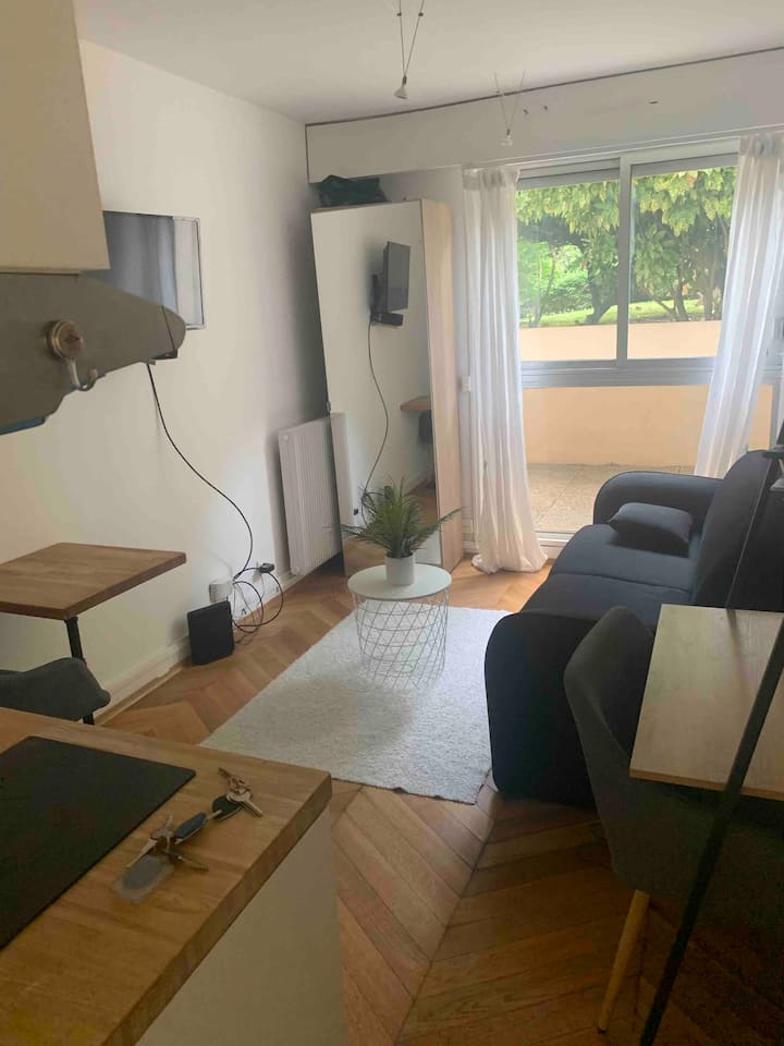 Lovely Studio Near Eiffel Tower - Paris 16e Arrondissement