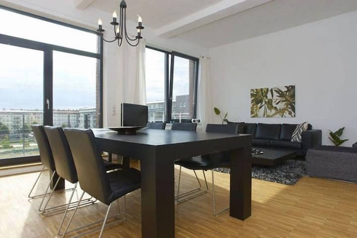 Spacious, Bright Studio-apartment - Berlim