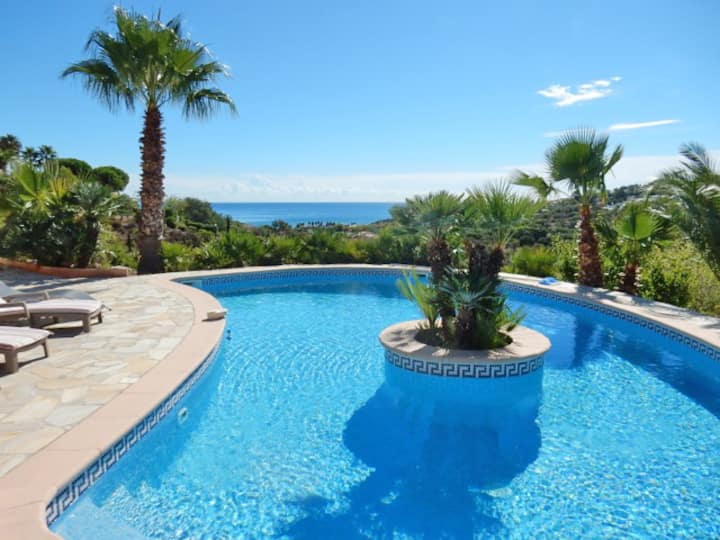 Appartement 3 Pièces Dans Villa Avec Piscine - French Riviera