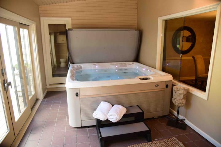 Indoor Salt Water Spa For Long Or Short Stays - Clifton Park, NY