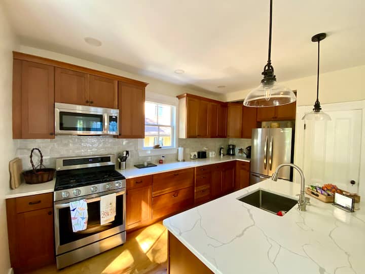 Primrose Inn-walking Distance To Downtown - Marblehead, MA