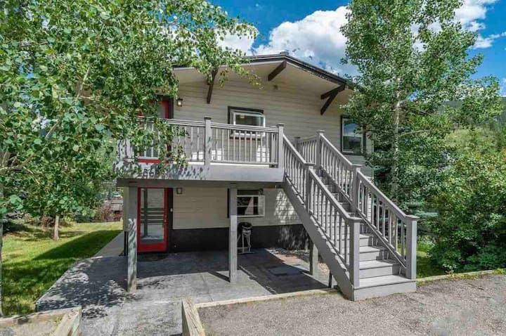Dog Friendly West Vail (Top) 2b/1b Unit - Vail, CO