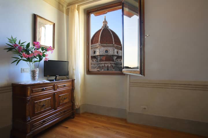 Window On The Dome - Via Portinari - Florenz