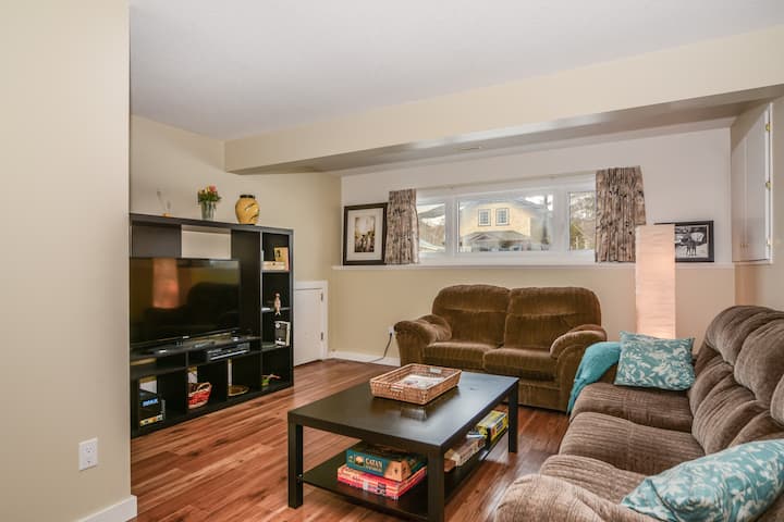 3 Bed Bright Spacious Furnished Suite - Fernie