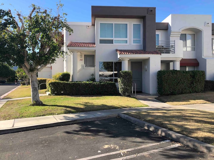 Spacious, Well-equipped Double En-suite Condo - Palm Springs, CA