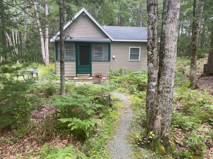 Shady Grove, A Lovely Secluded Cottage - Bar Harbor