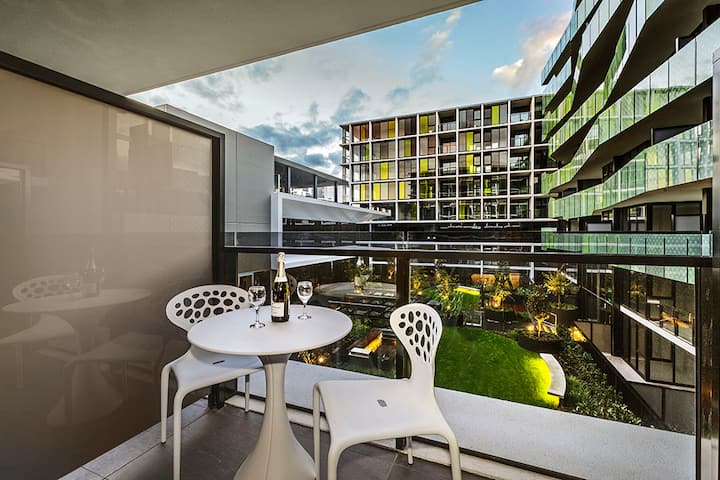 2 Bedroom Interconnecting Apartment With Balcony - Richmond