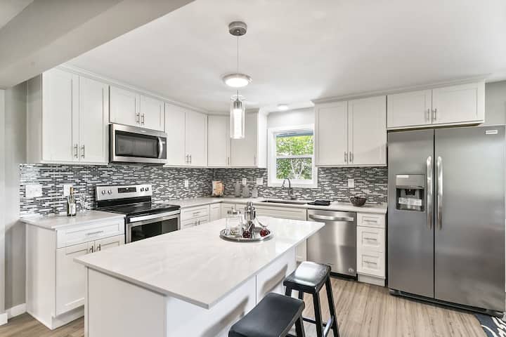 Modern Family-friendly Home With Private Backyard, Close To Everything! - Seattle, WA
