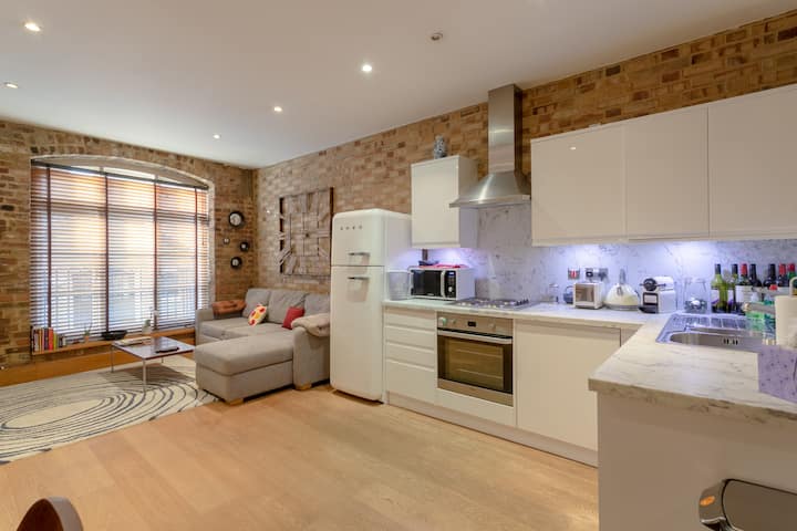 One Bed With Exposed Brickwork Near London Bridge - London Bridge Station