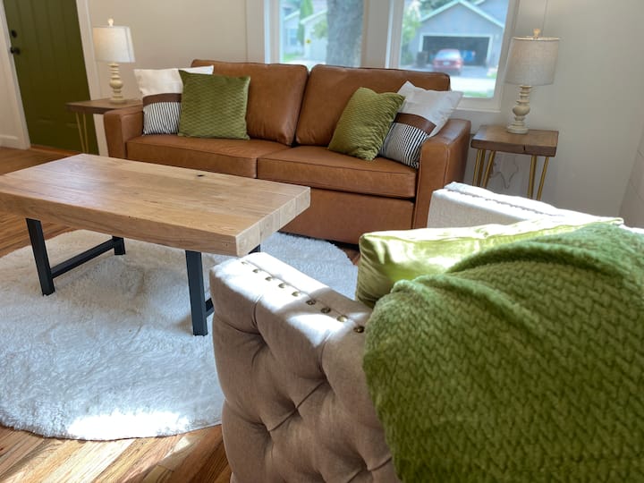 Modern Cottage By The Beach - Crystal Lake, IL