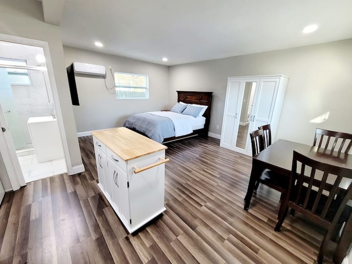 *Special Pricing* Studio Apt, 3 Mi From Beach - Clearwater Beach, FL