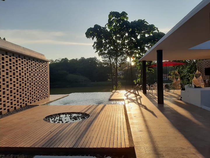 Un Lugar Más Que Mágico - Melgar