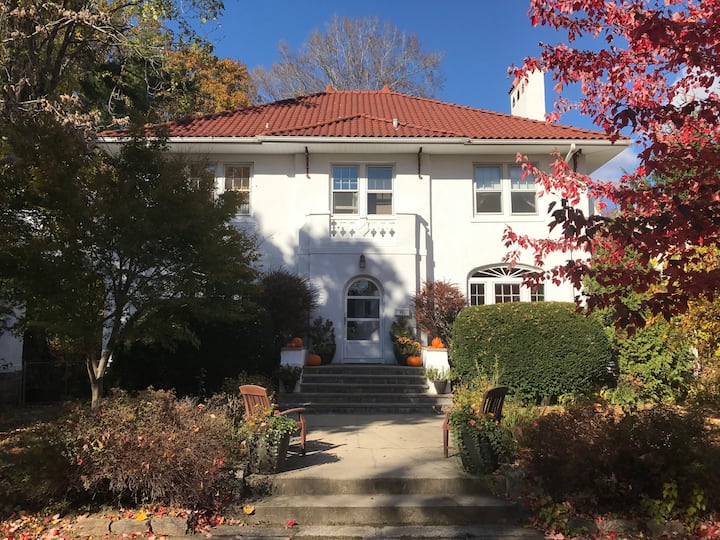 1927 Vintage House For Film Shoots - New Rochelle, NY