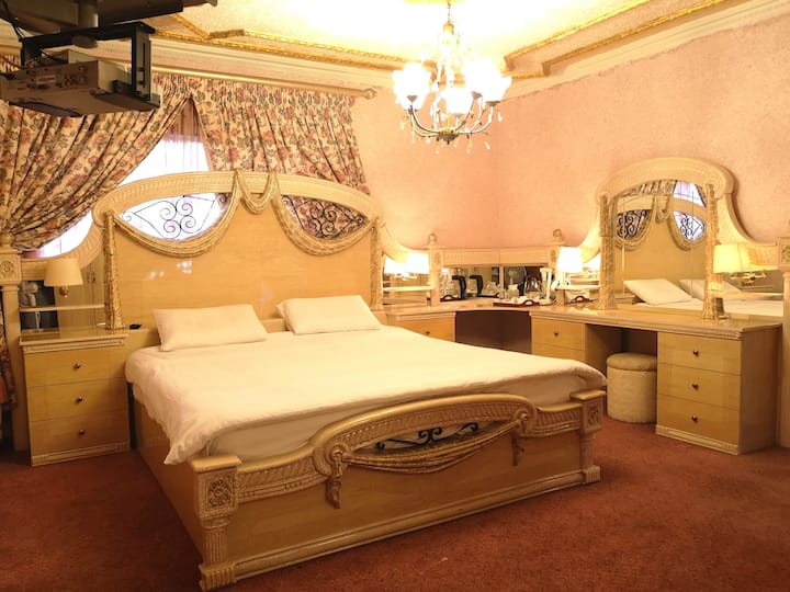 Royal Bataung Guesthome - Marblehall