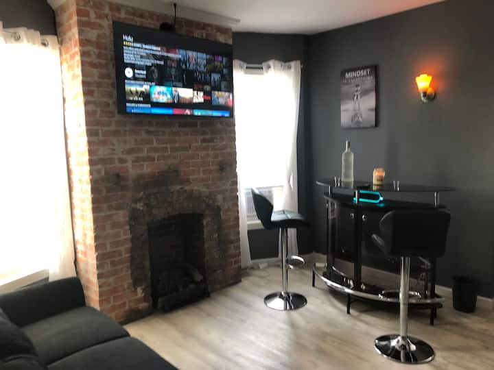 Large Home With Fireplace, Game Room,  Movie Room - Buffalo, NY