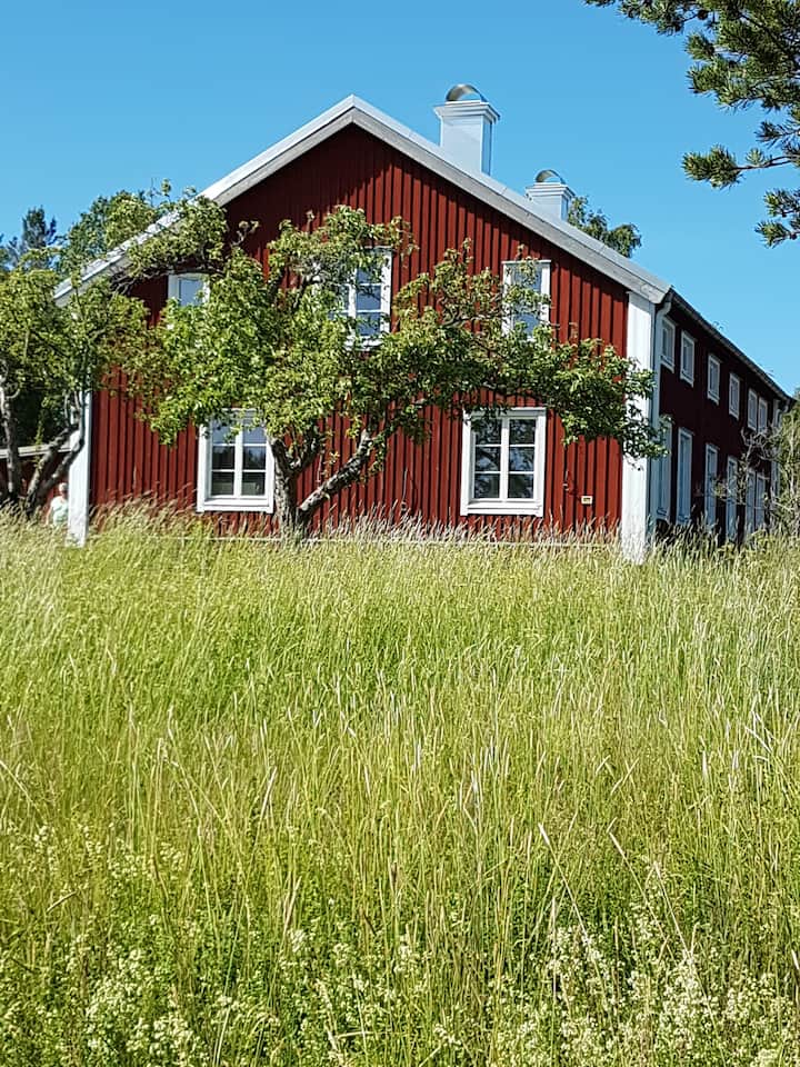 Generös Gård Vid Sjö På Härnön I Höga Kusten - Härnösand