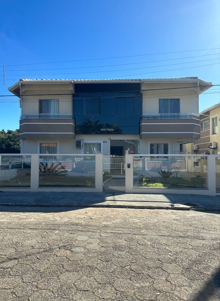 Apto De Dois Quartos Ingleses Ll + Sofá-cama - Florianópolis