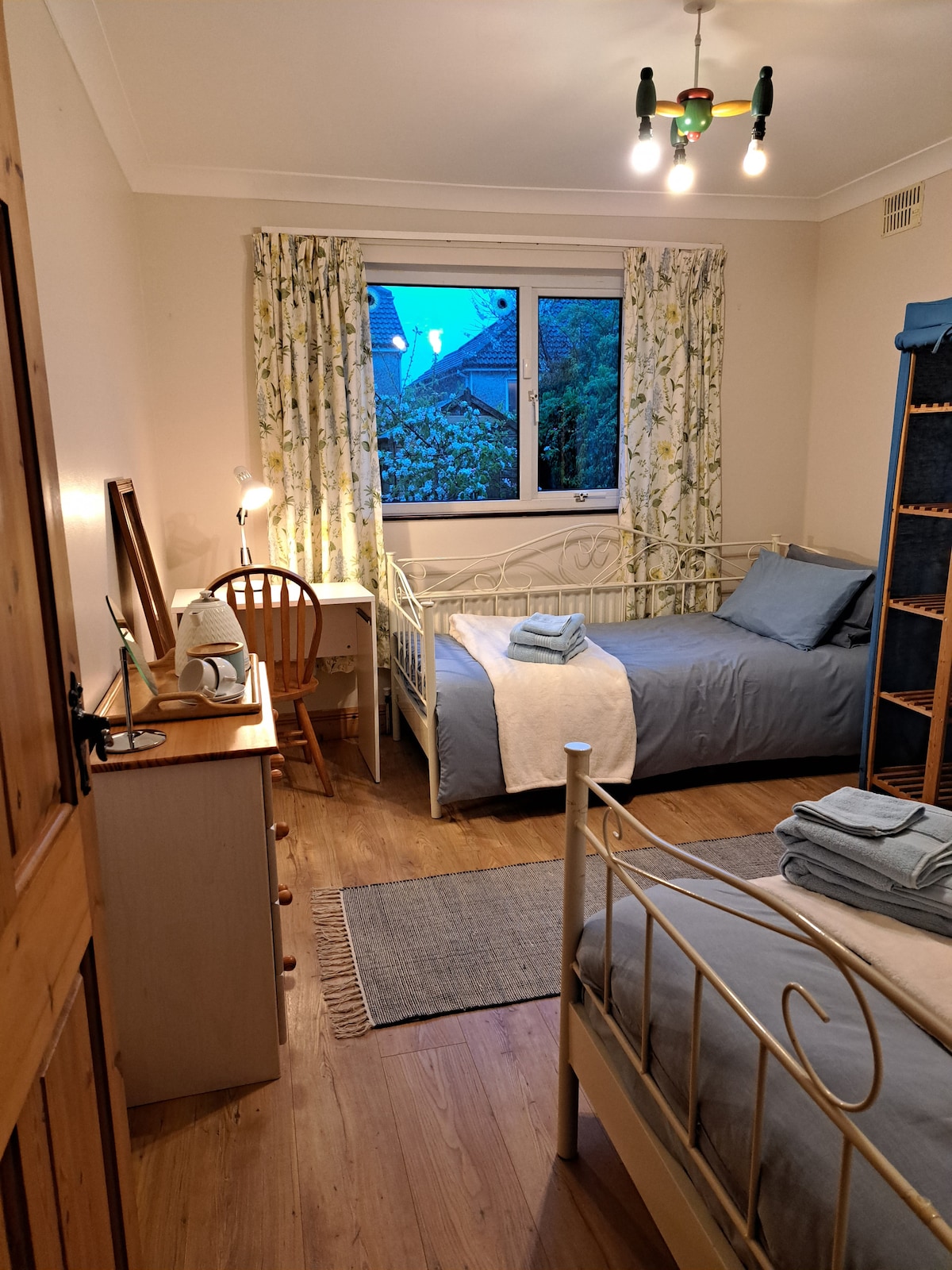 Bright and comfortable twin room- room only - Houses for Rent in ...