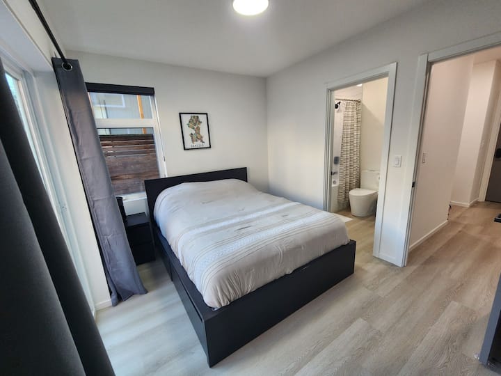 Cozy Room In Ballard | Queen Bed & Private Bath - Seattle, WA