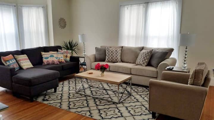 North Shore Spacious Accommodations 4beds / 2baths - Revere, MA