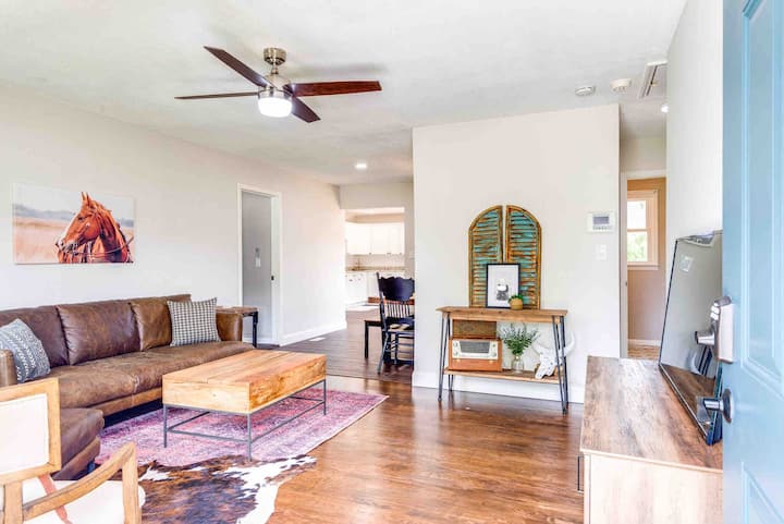 Cozy Downtown Franklin Home W/ Huge Deck & Grill - 富蘭克林