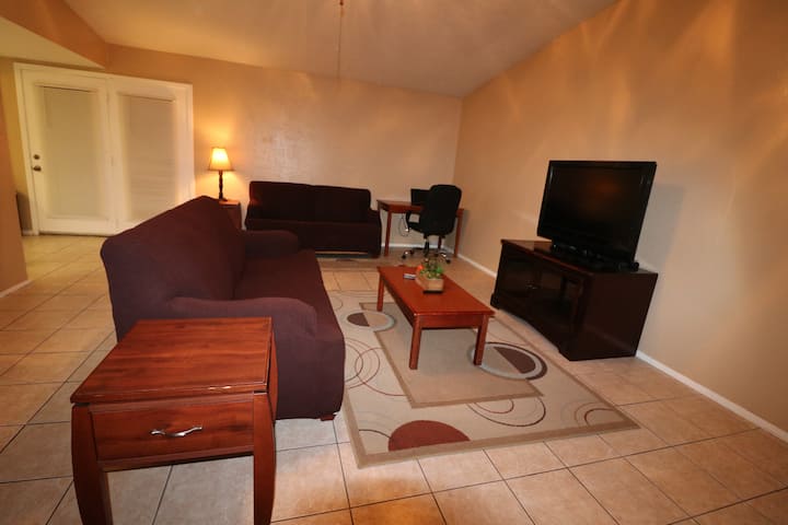 Charming And Comfortable 3 Bed/2 Bath Home. - Missouri City, TX