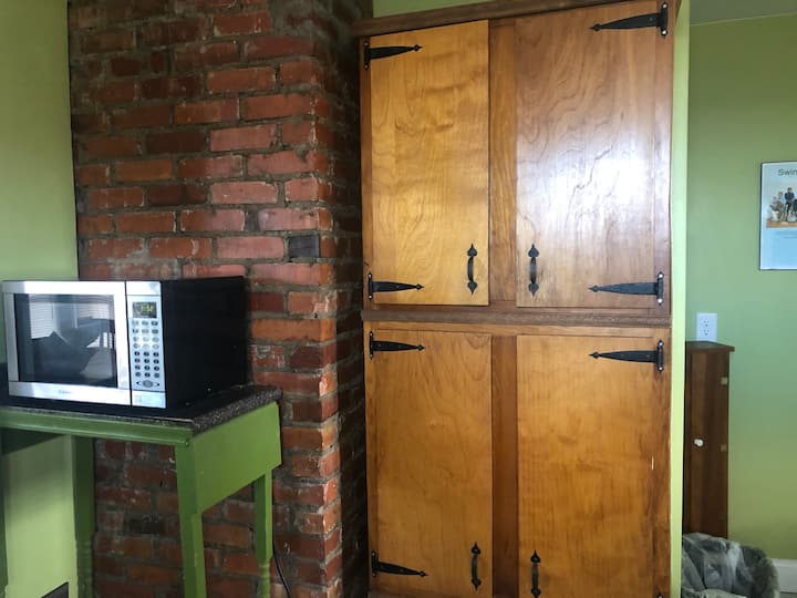 Arts & Crafts Apartment Near Syracuse University - Syracuse, NY