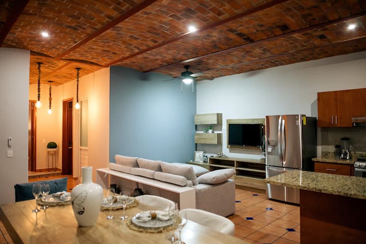 Two Bedroom Penthouse A Block From The Plaza! - Ajijic