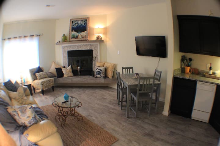 Beach Bay~ 1st Floor ~ Upscale Beach Condo - Virginia Beach, VA