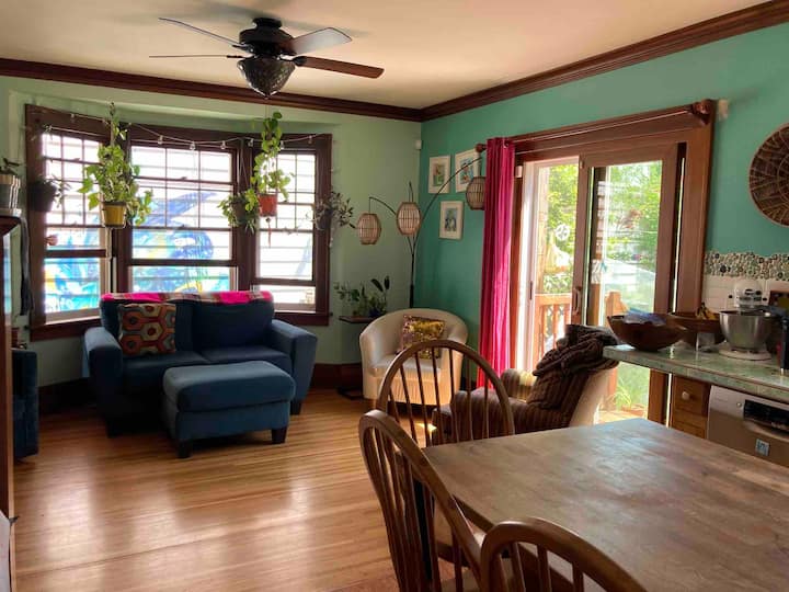Room In A South Wedge Family Home - Rochester, NY