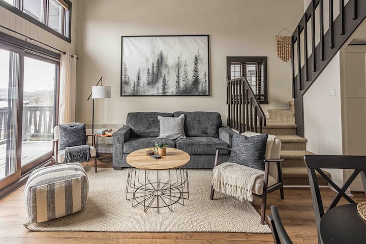 Charming Tremblant Retreat — Mountain & Lake Views - Mont-Tremblant