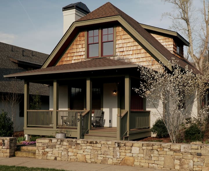 The Essex Luxury Mountain Home - Black Mountain, NC