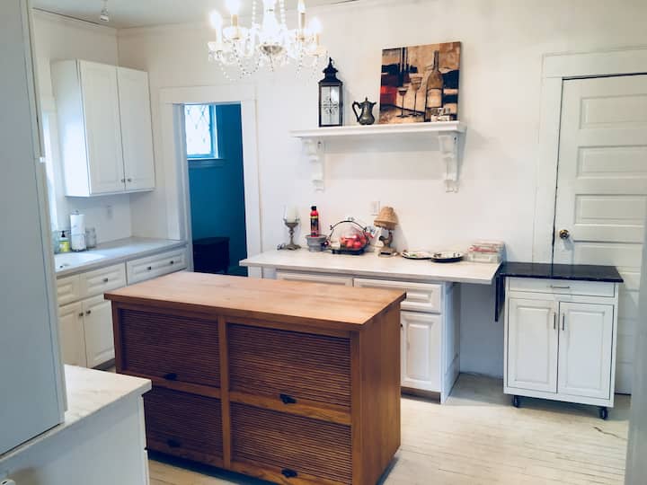 Charming 20th Century Home Adjacent To Downtown - Grand Rapids, MI